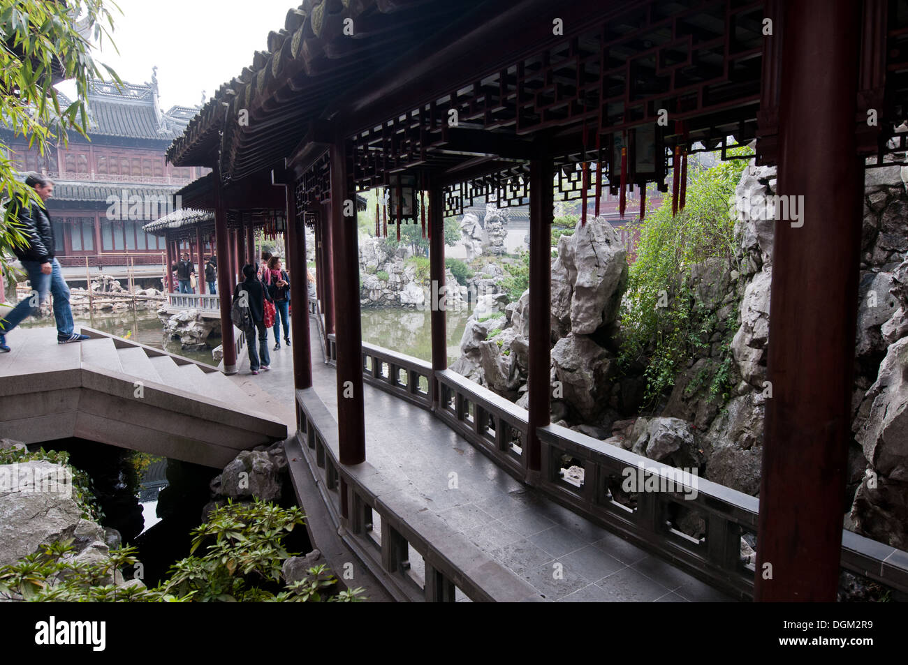 Bridge in yuyuan garden bridge in yuyuan garden hi-res stock ...