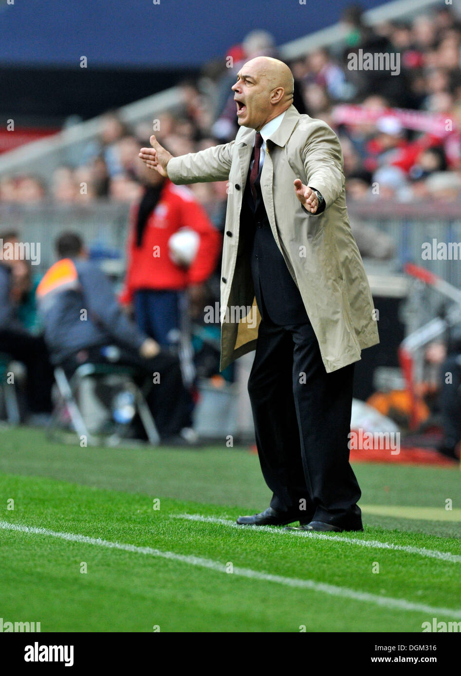 Football coach shouting hi-res stock photography and images - Alamy