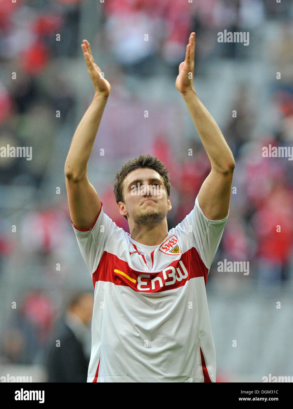 Zdravko Kuzmanovic, VfB Stuttgart, thanking the fans Stock Photo - Alamy
