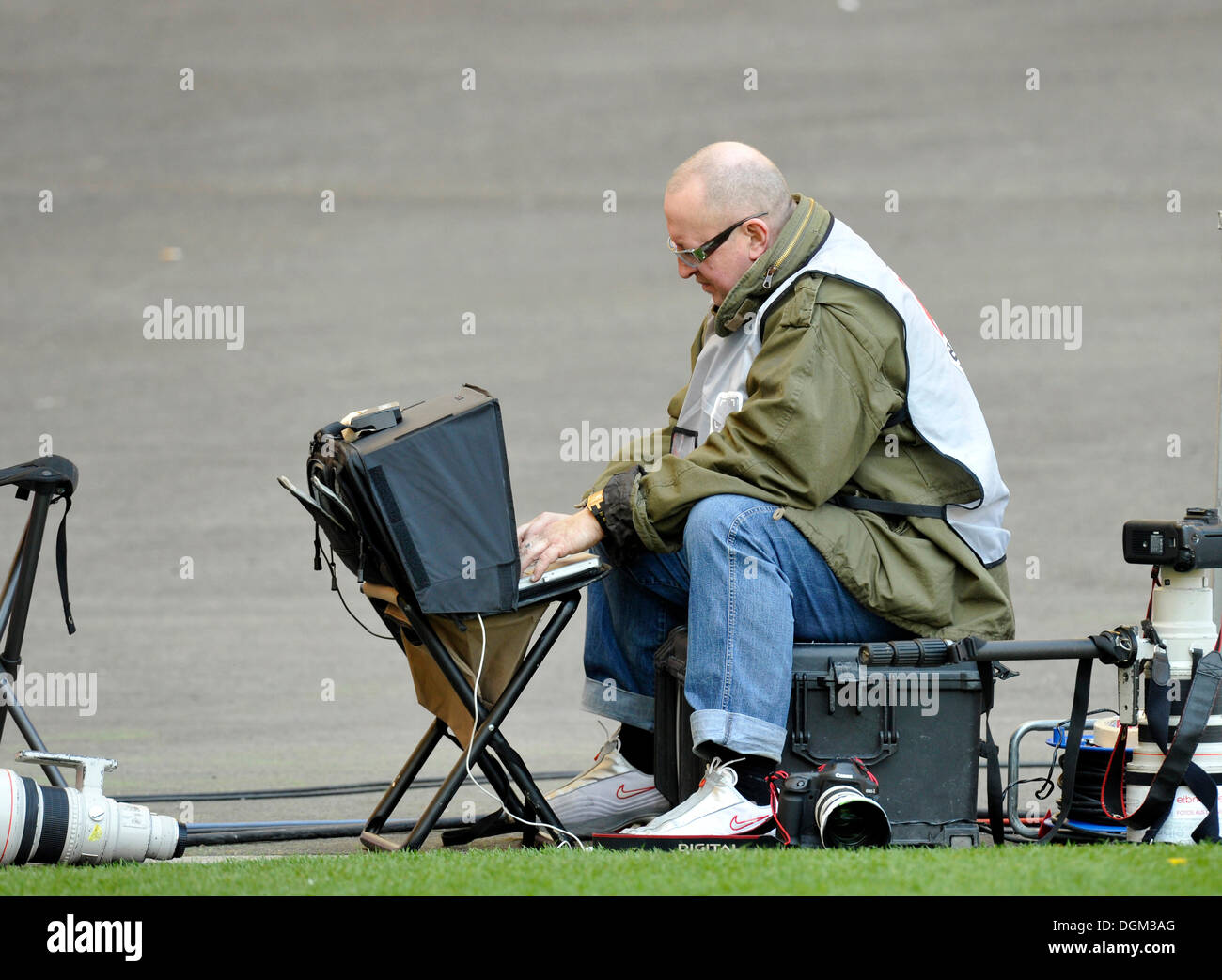 Press work hi-res stock photography and images - Alamy