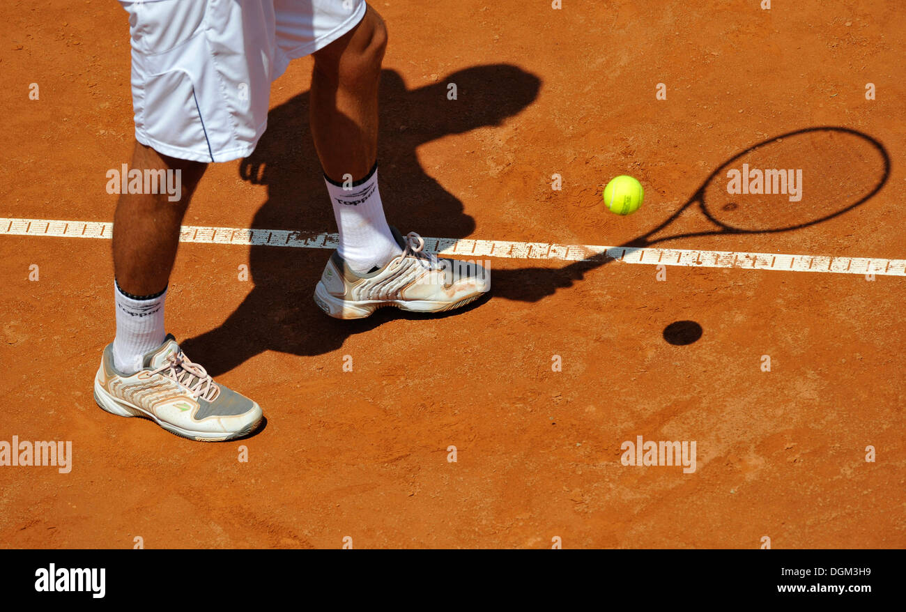 Clay court, tennis, serve, baseline, shadow Stock Photo - Alamy