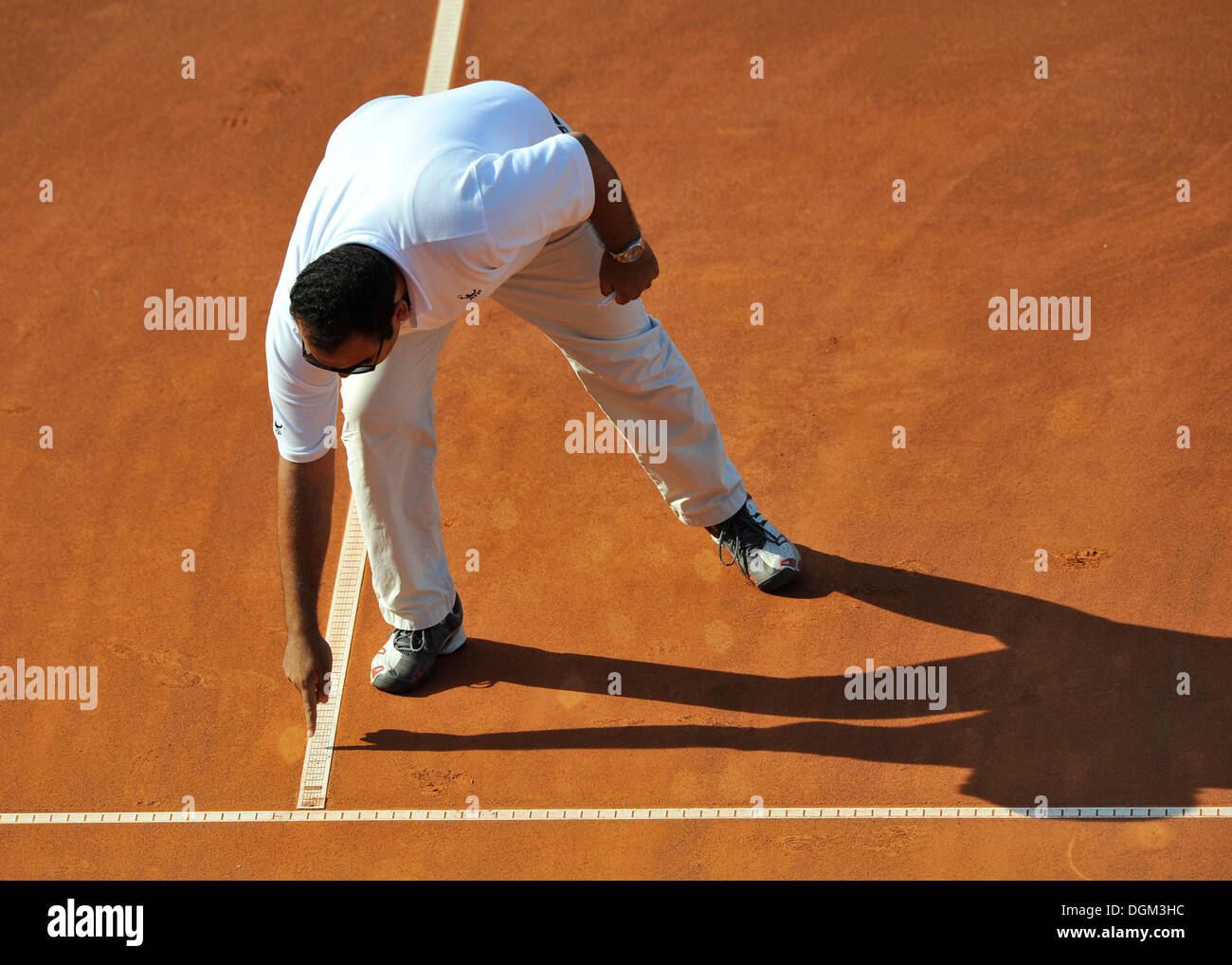 Controversial referee decision in tennis, clay court Stock Photo - Alamy
