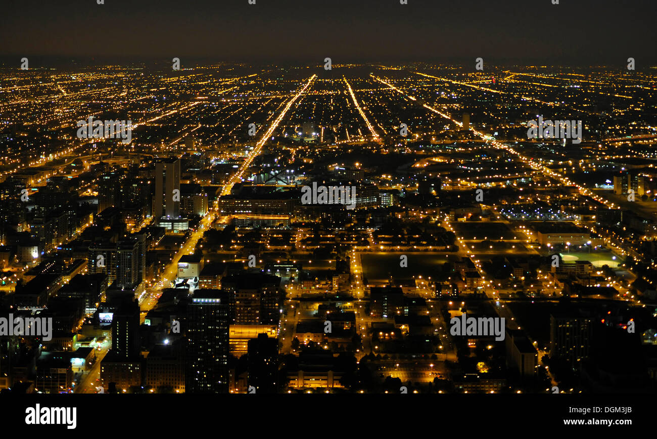 Night shot, street grid located in the west of Chicago, Illinois ...