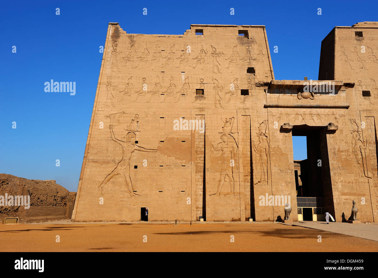 Pylon temple hi-res stock photography and images - Alamy