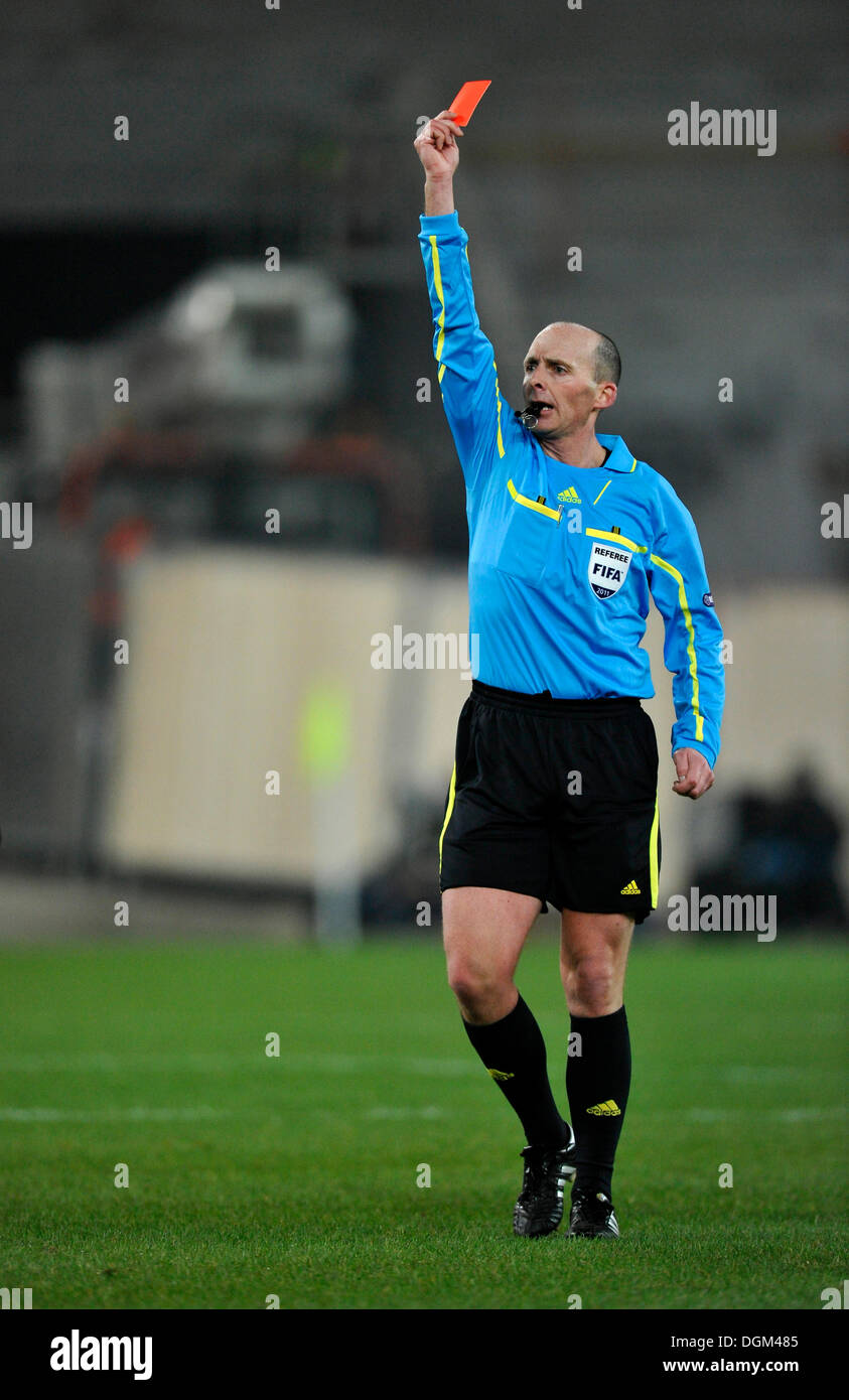 Soccer football red card hi-res stock photography and images - Alamy