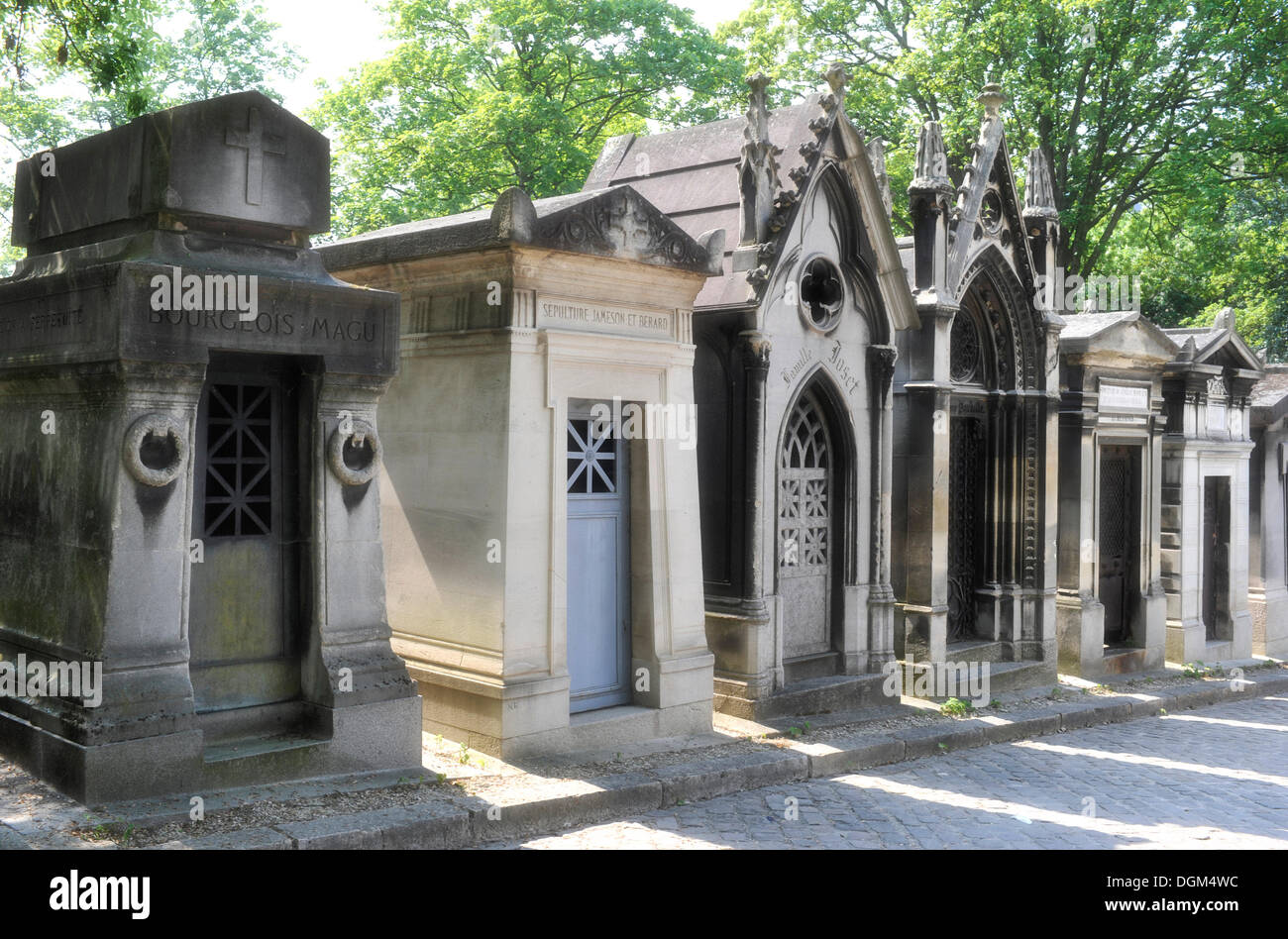 Pere lachaise cemetery, paris, france hi-res stock photography and ...