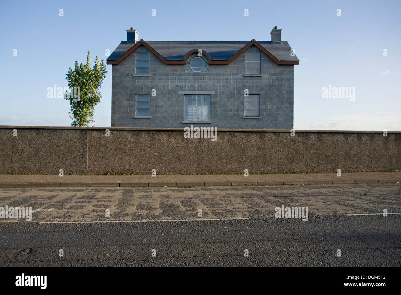 Unfinished house hi-res stock photography and images - Alamy