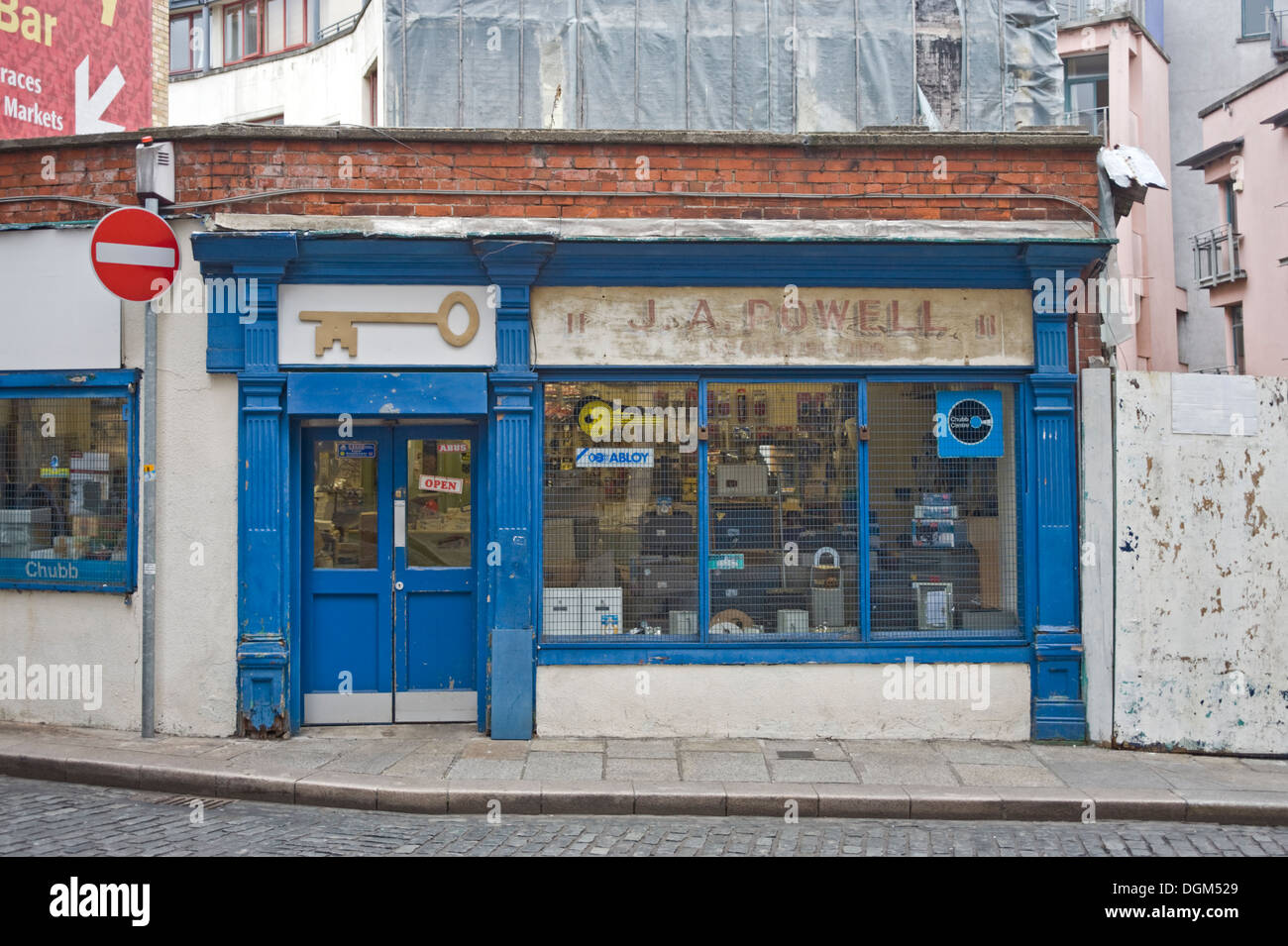 Vanishing dublin keycutting shop hi-res stock photography and images ...