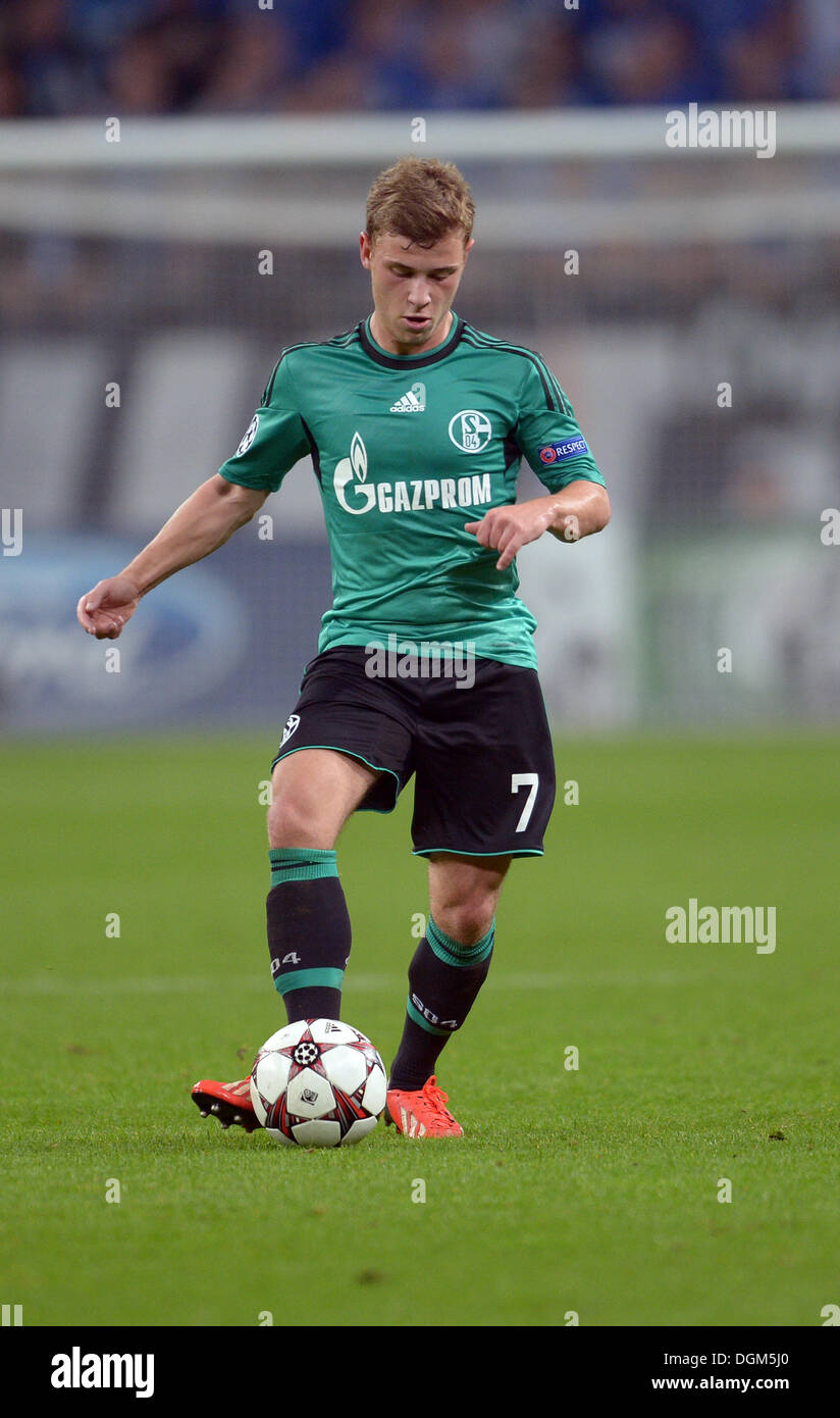Gelsenkirchen, Germany. 22nd Oct, 2013. Schalke's Max Meyer plays the ...