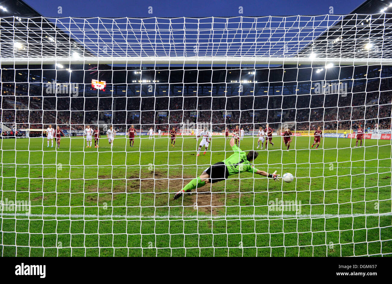 Camera shot from behind the goal, penalty to 1:0 by Nando Rafael, FC ...