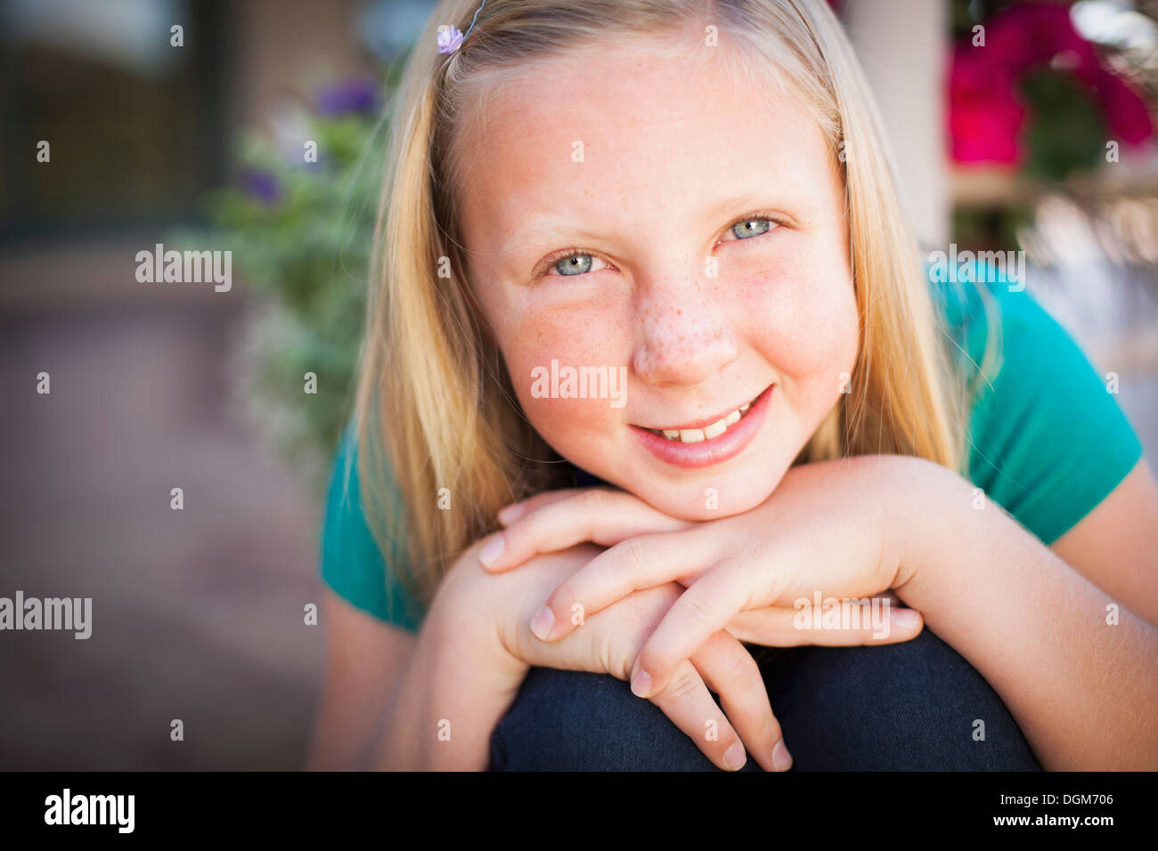 Girl leaning forward child hi-res stock photography and images - Alamy