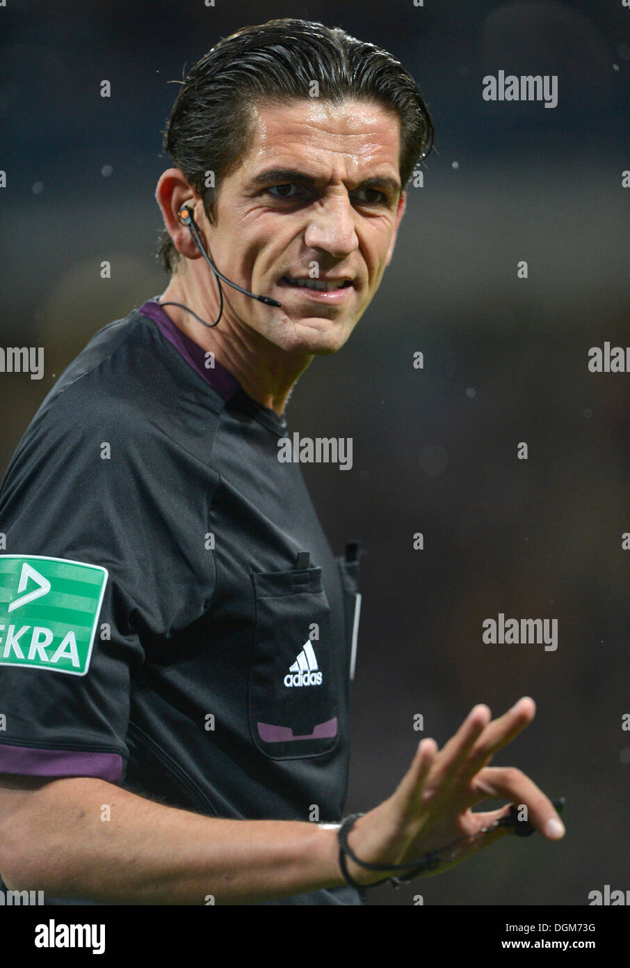 Soccer referee hand signals hi-res stock photography and images - Alamy