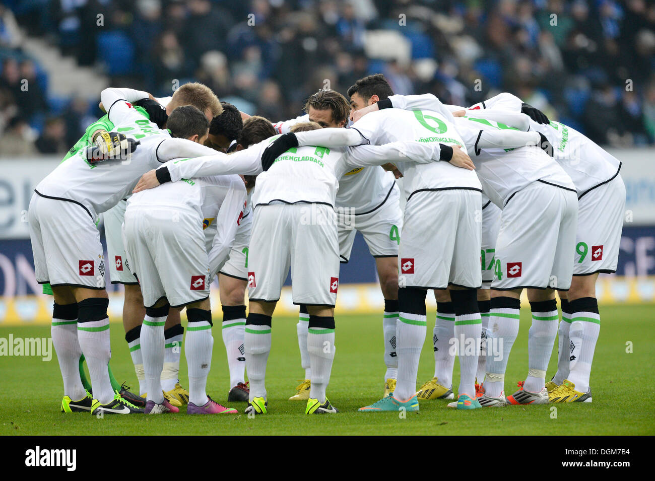 Sport team forming circle hi-res stock photography and images - Alamy