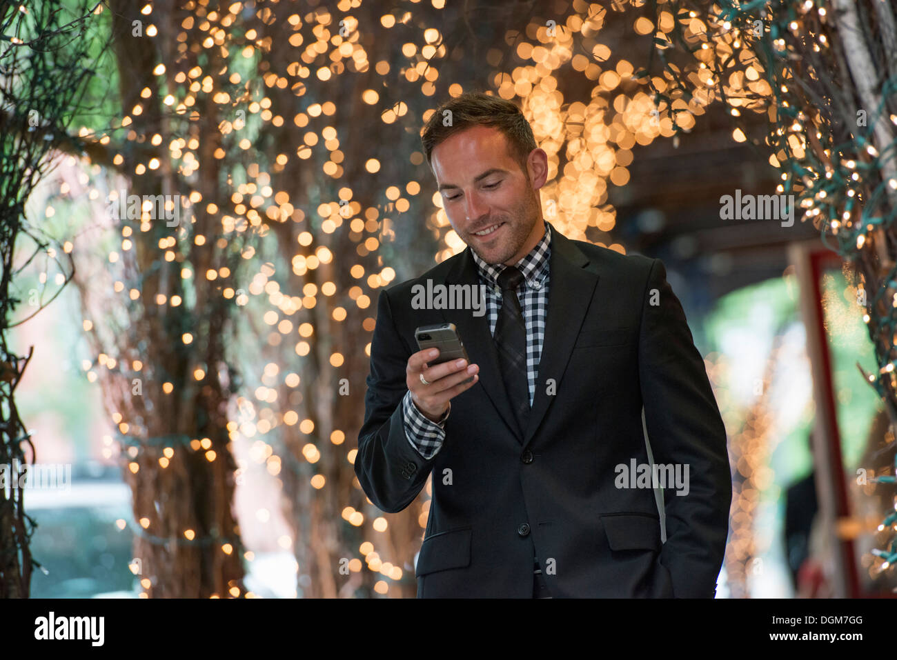 Business man checking pockets hi-res stock photography and images - Alamy