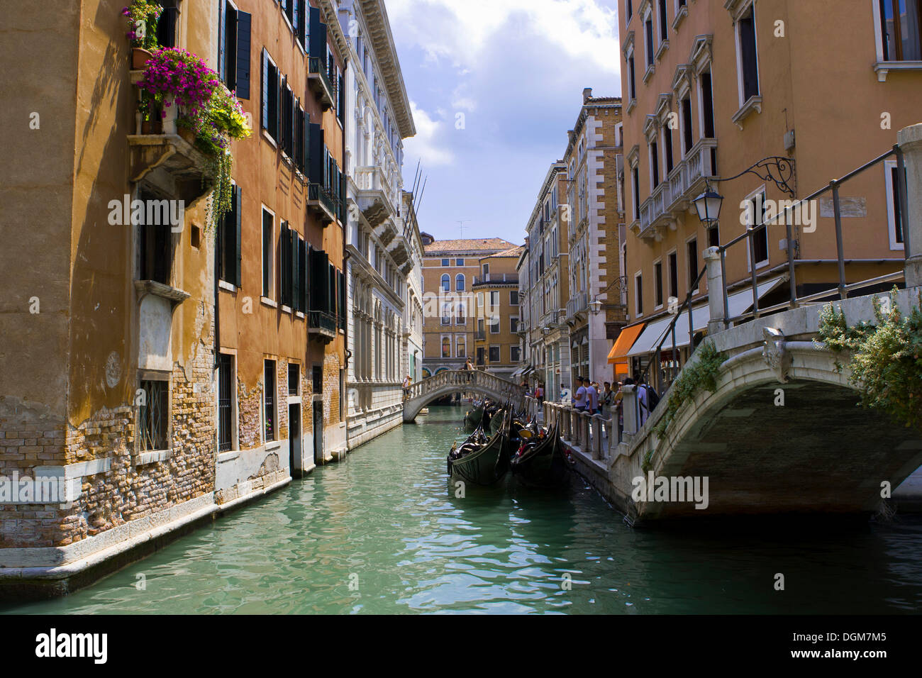 Gondolas of italy hi-res stock photography and images - Alamy