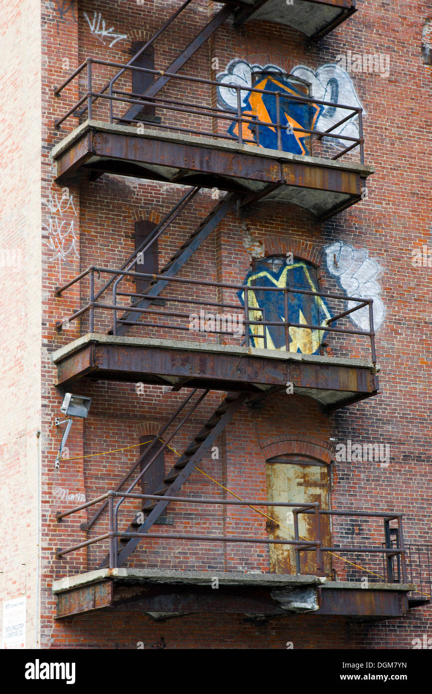 Graffiti stairway steps stairs hi-res stock photography and images - Alamy