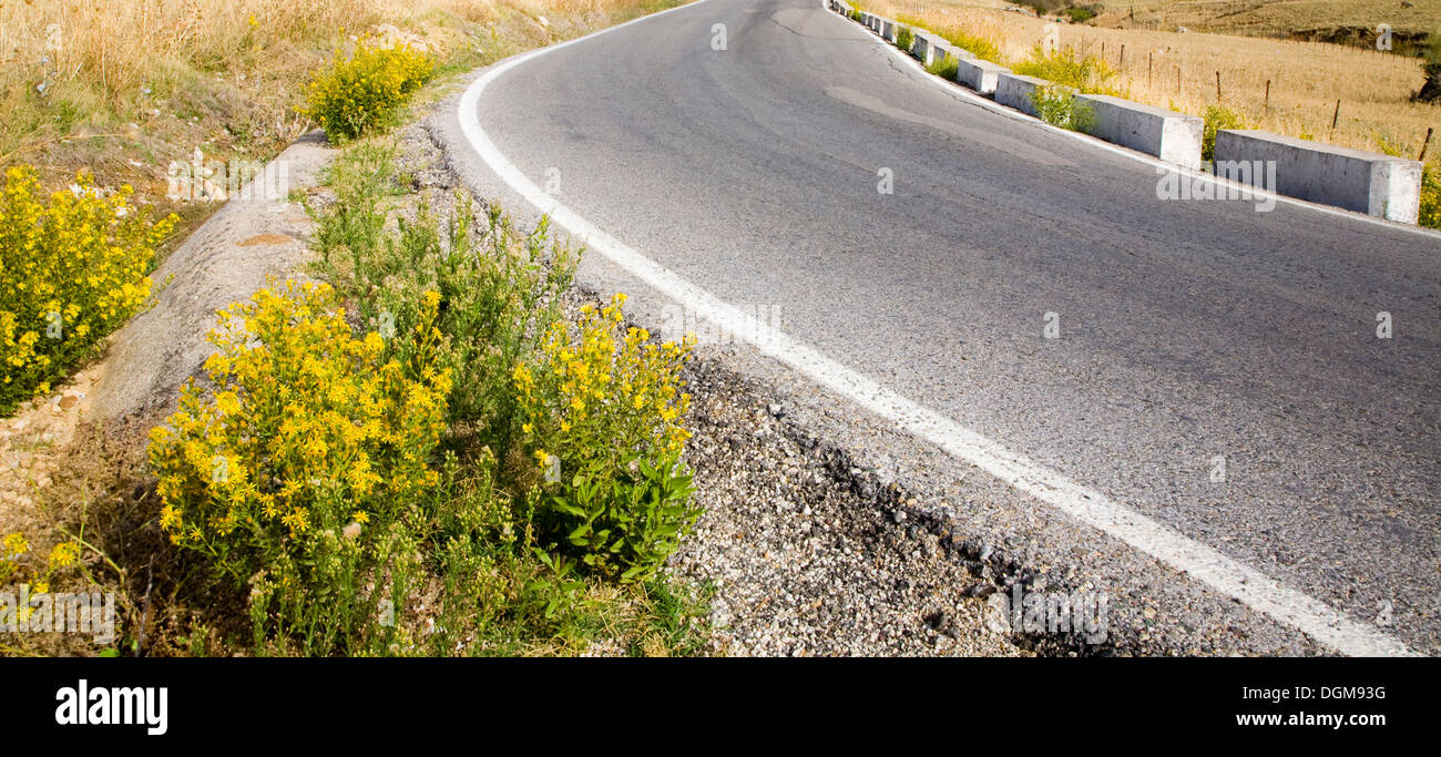 Road corner hi-res stock photography and images - Alamy