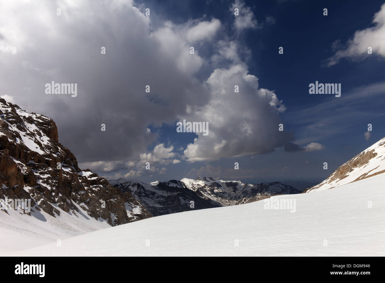 Snowy mountains and sky with cloud. Turkey, Central Taurus Mountains ...