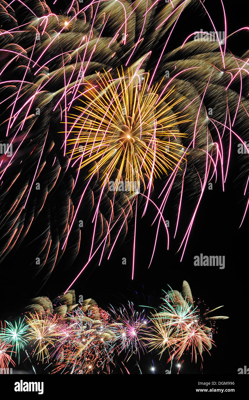 Aerial fireworks hi-res stock photography and images - Alamy