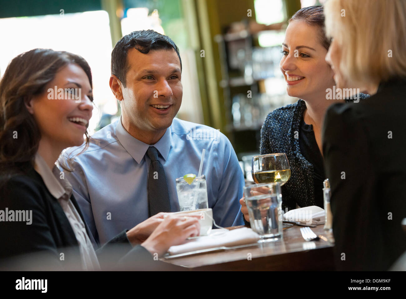 Four people table hi-res stock photography and images - Alamy