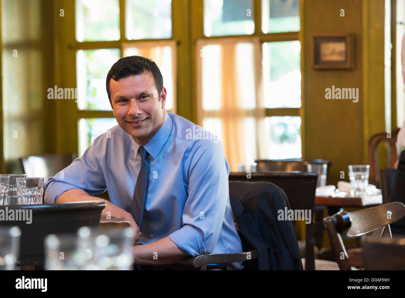 Man sitting alone at table hi-res stock photography and images - Alamy