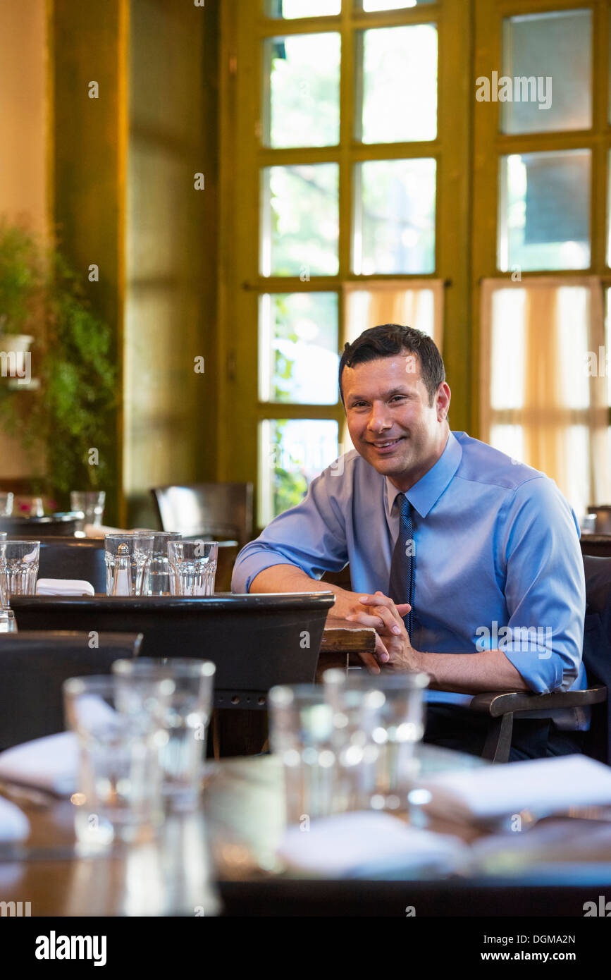 Sitting alone table hi-res stock photography and images - Alamy