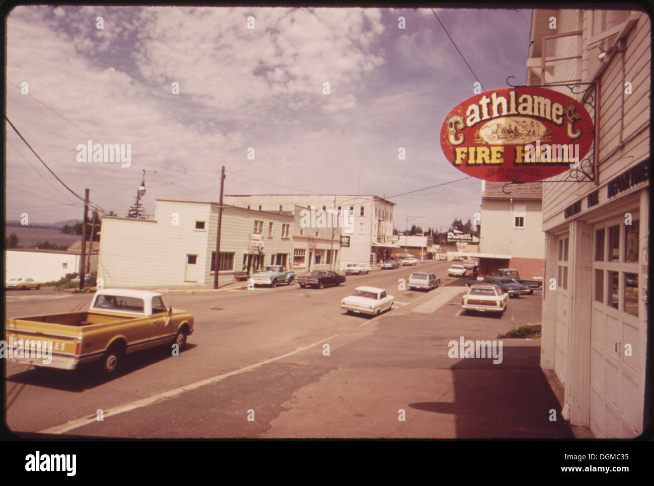 The town of Cathlamet, located along the river, has a population of 656 ...