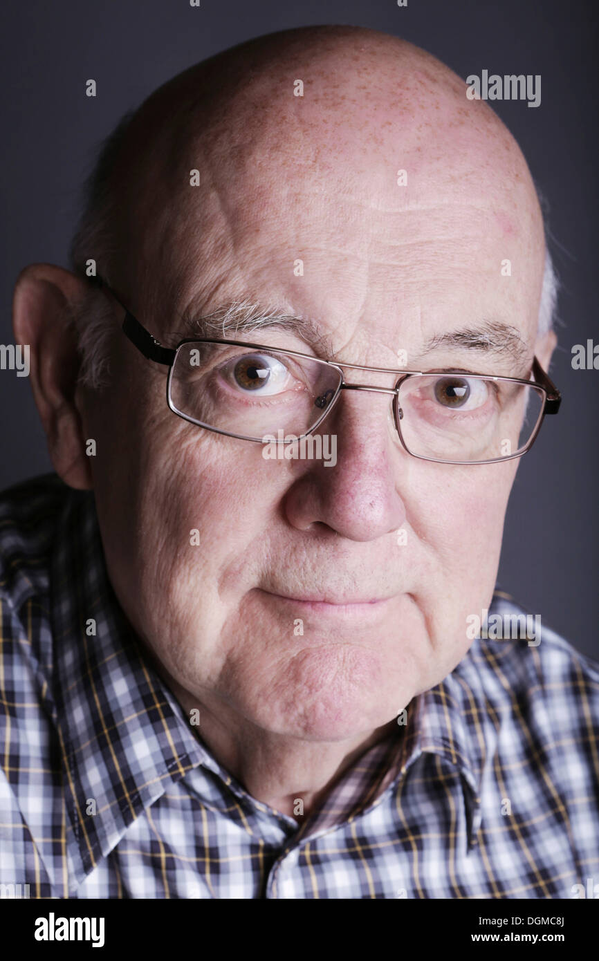 Senior citizen, elderly man, portrait Stock Photo - Alamy