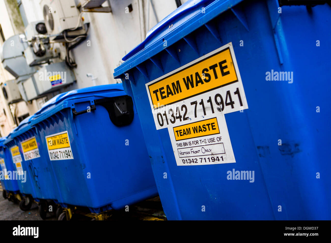 Dumpsters hi-res stock photography and images - Alamy