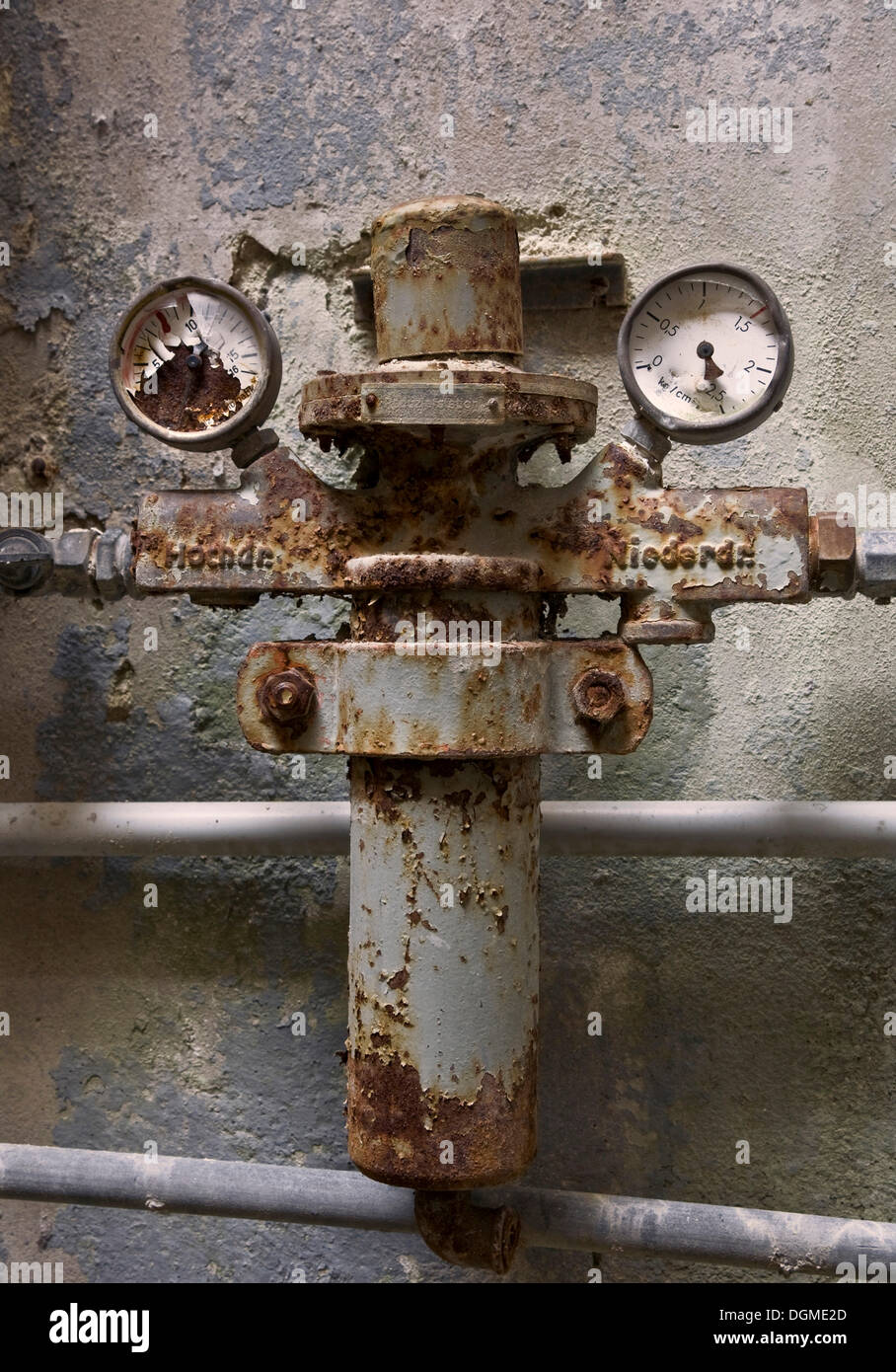 Broken pressure gauge hi-res stock photography and images - Alamy