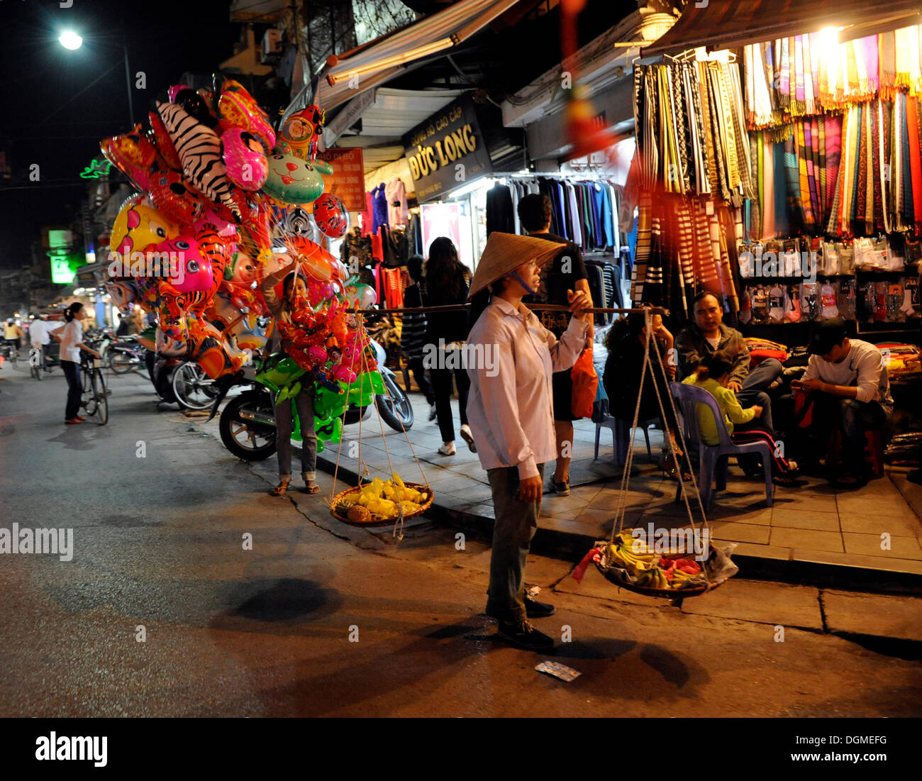 Street scene at night, Hanoi, North Vietnam, Vietnam, Southeast Asia ...