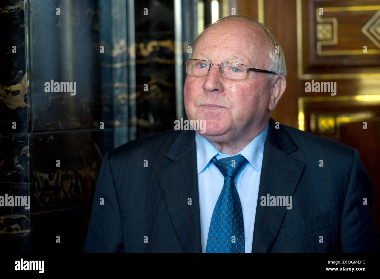 Soccer player hamburg uwe seeler hi-res stock photography and images ...