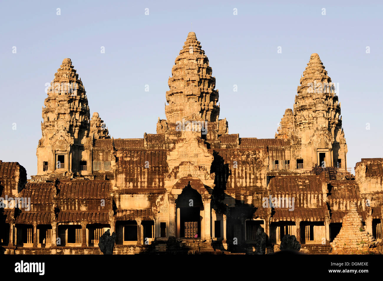 Side view angkor wat hi-res stock photography and images - Alamy