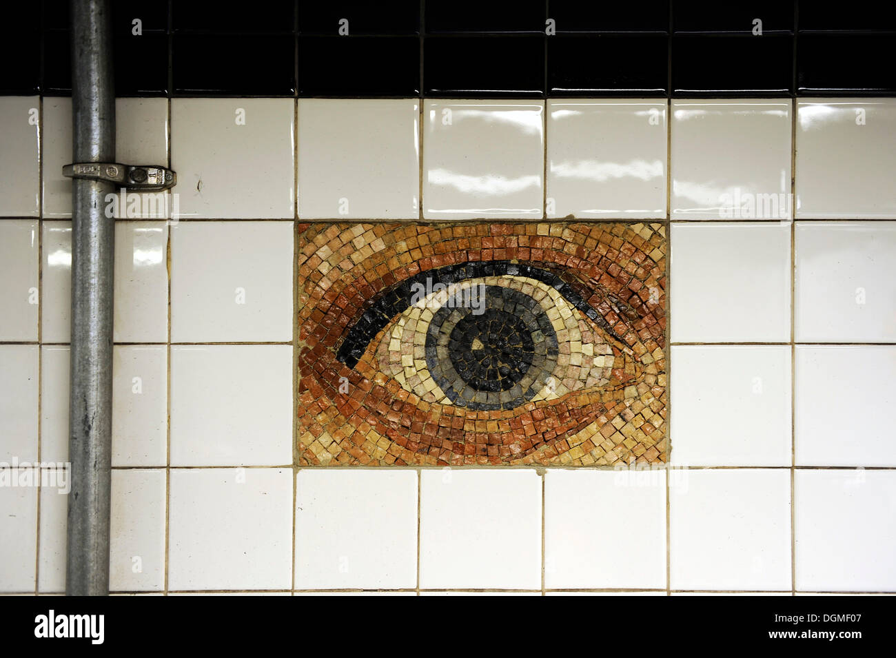 Tile mosaic of eye hi-res stock photography and images - Alamy
