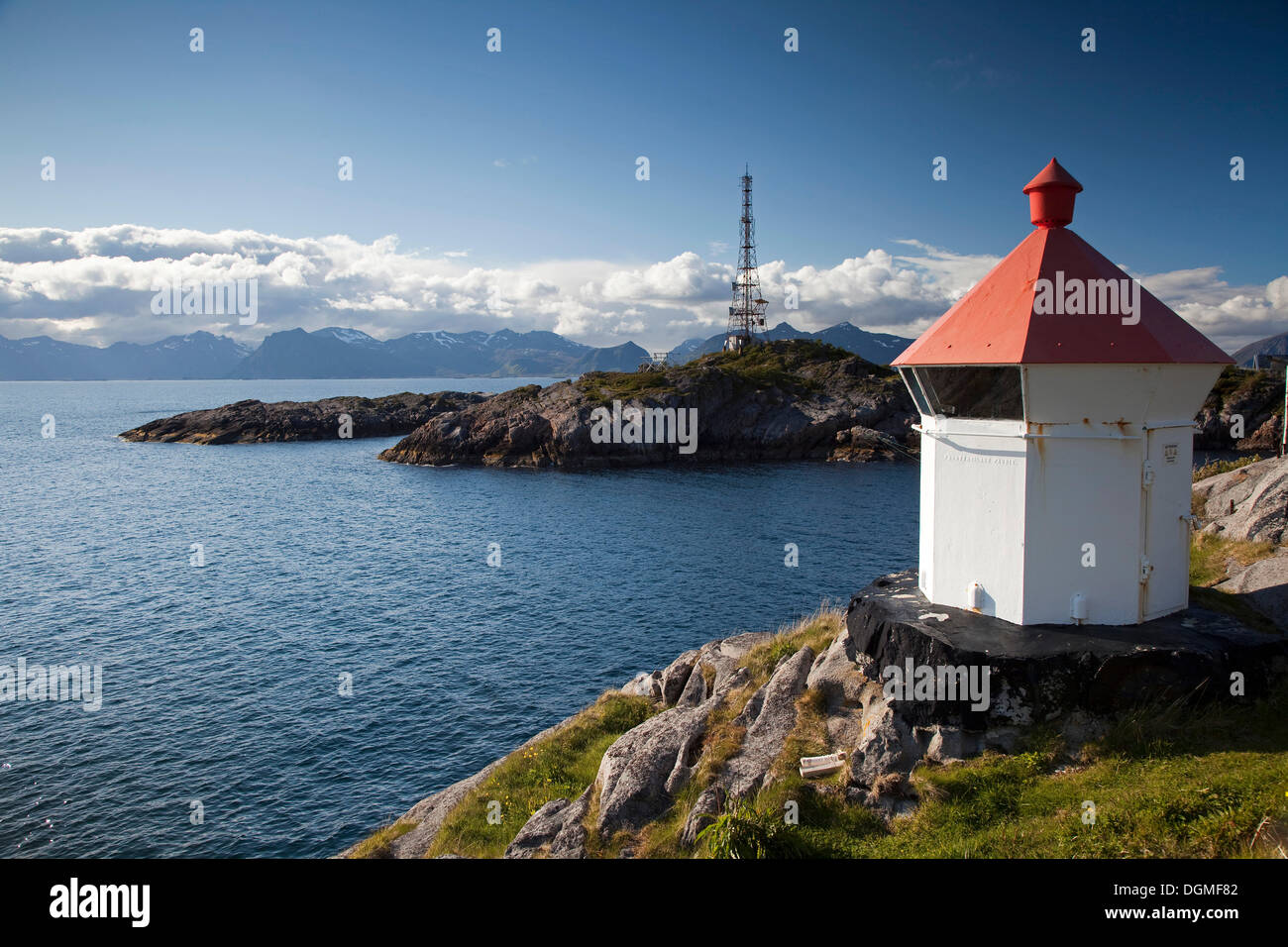 Henningsvær lighthouse hi-res stock photography and images - Alamy