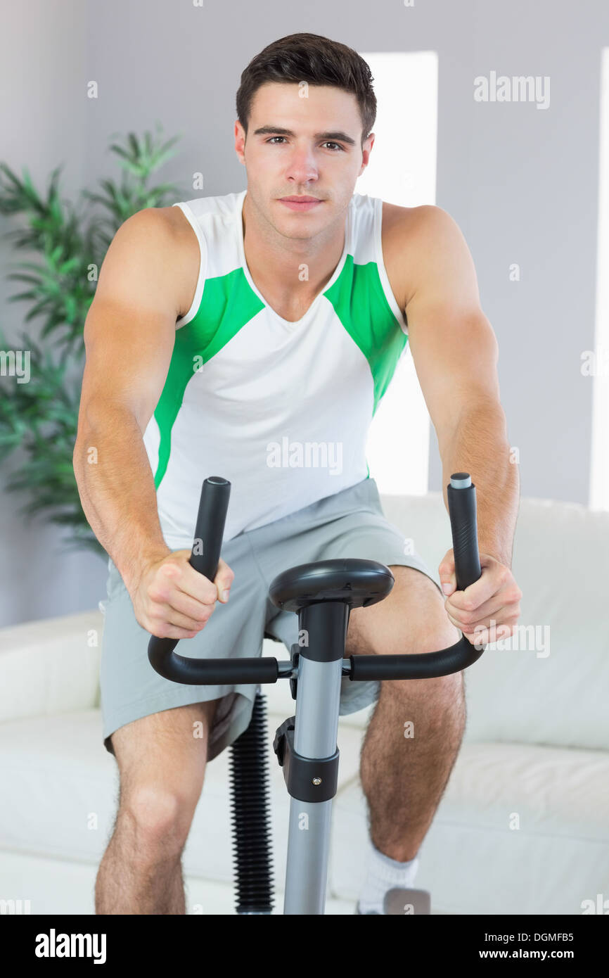 Man training home hi-res stock photography and images - Alamy