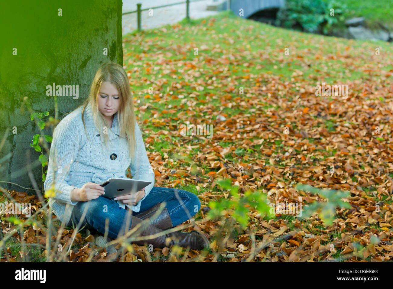 One woman sit against tree hi-res stock photography and images - Alamy