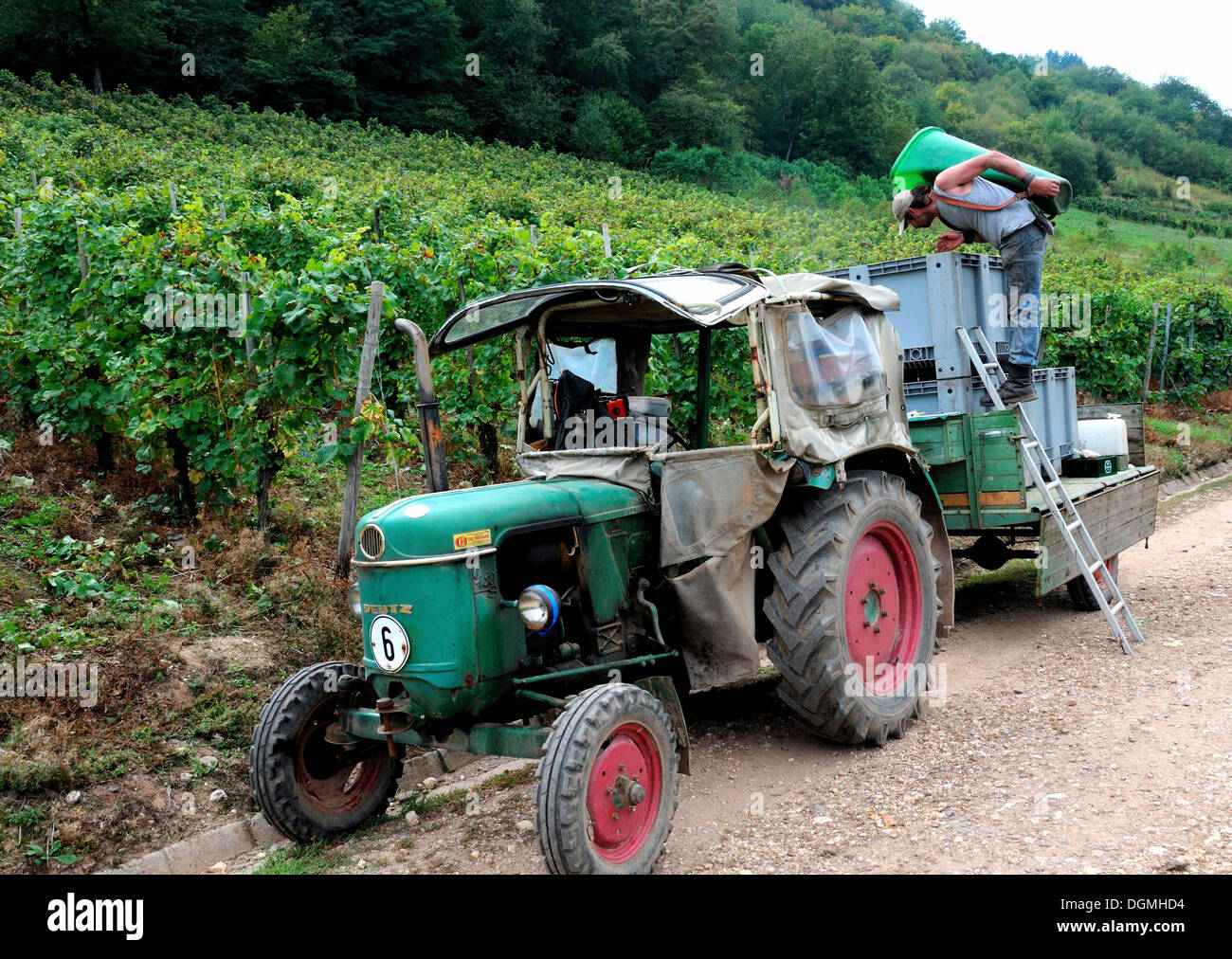 Loading engines hi-res stock photography and images - Alamy