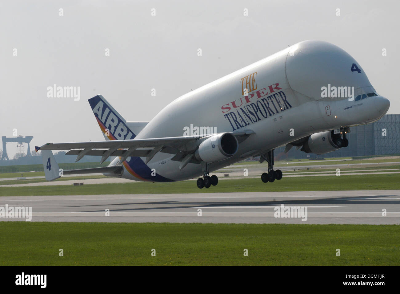 Airplane take off hamburg hi-res stock photography and images - Alamy