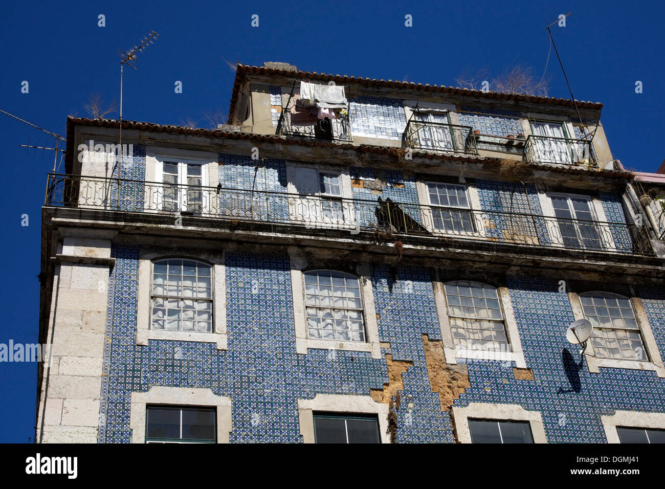 Crumbling facades hi-res stock photography and images - Alamy