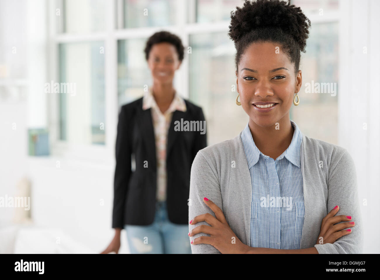 2 people talking casual hi-res stock photography and images - Alamy