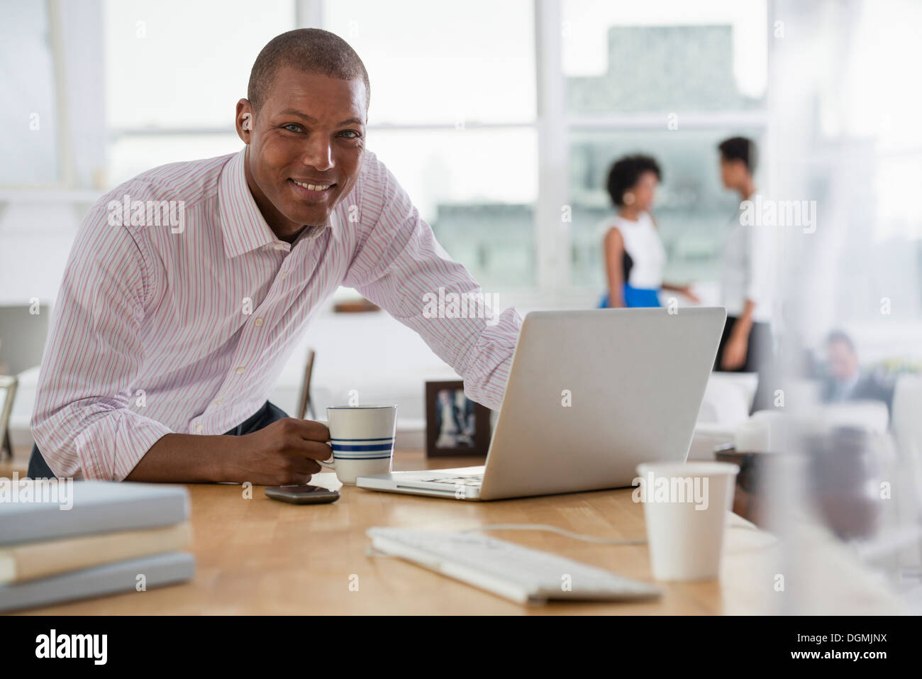Professional computer office tie hi-res stock photography and images ...