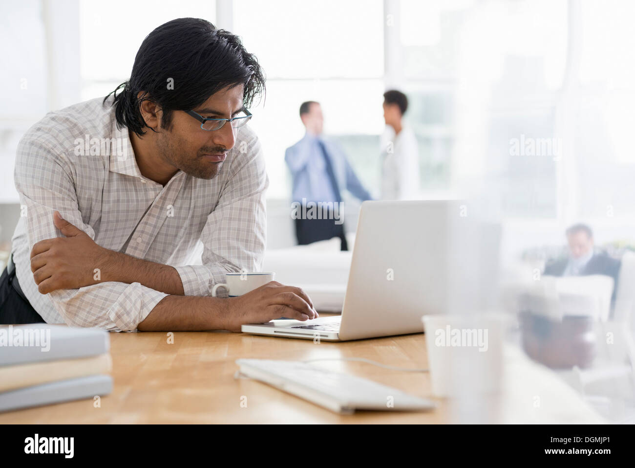 Indian male office usa hi-res stock photography and images - Alamy