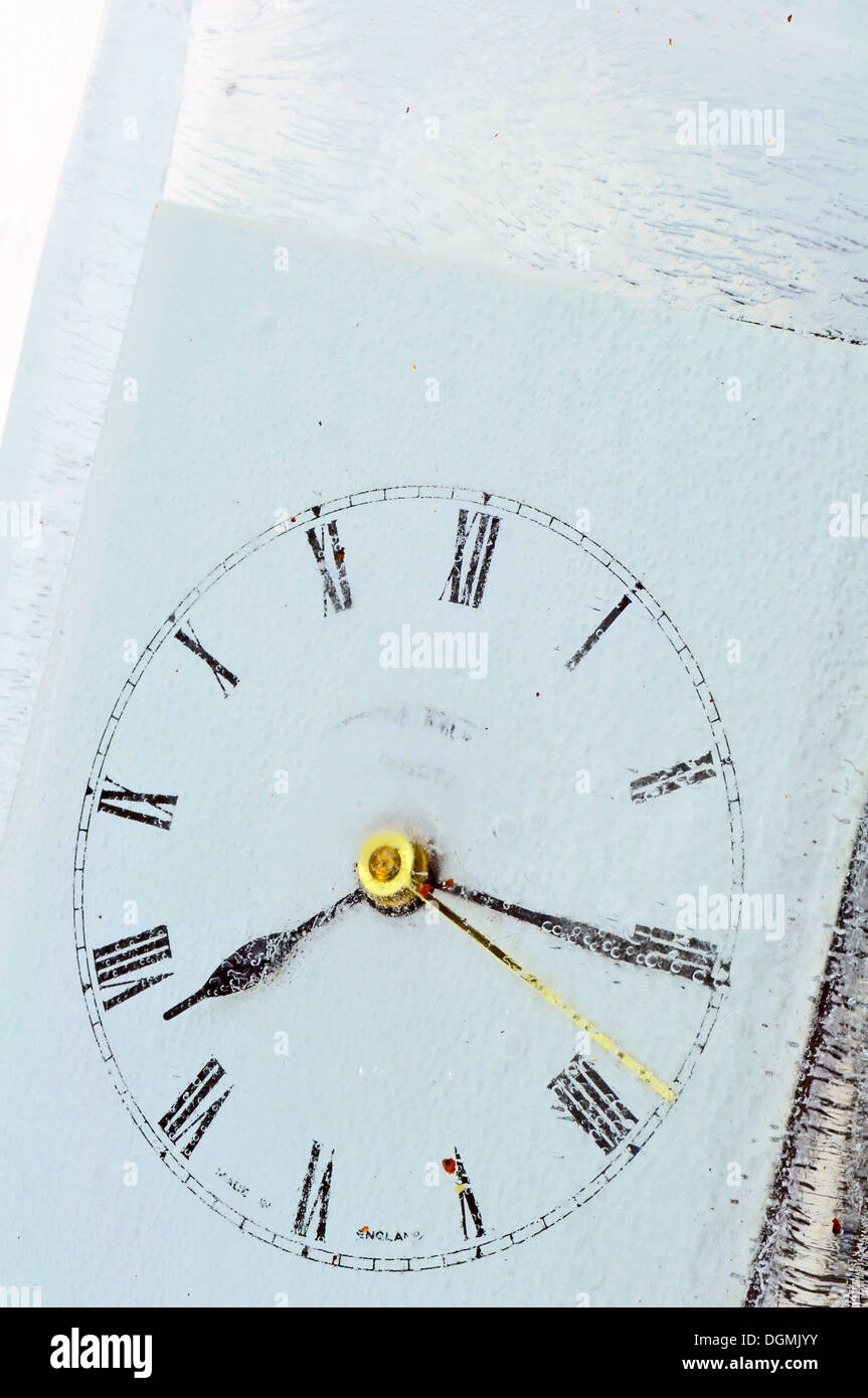 Frozen clock hi-res stock photography and images - Alamy