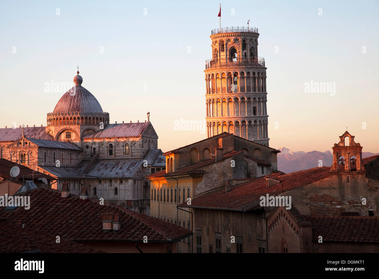 Campanile, Leaning Tower of Pisa and Duomo di Santa Maria Assunta ...