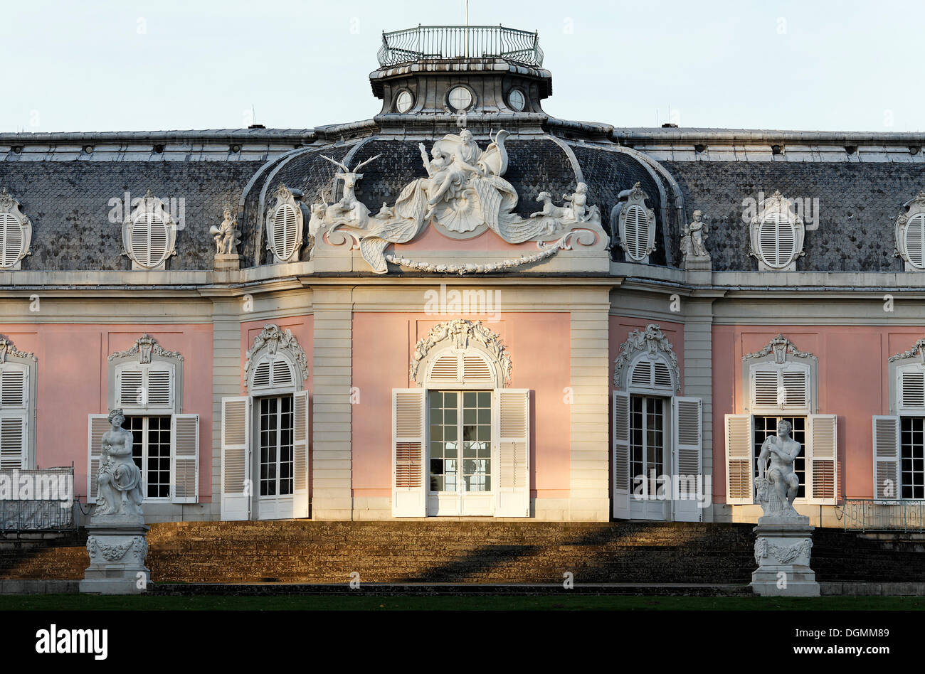 Rococo style garden building hi-res stock photography and images - Alamy