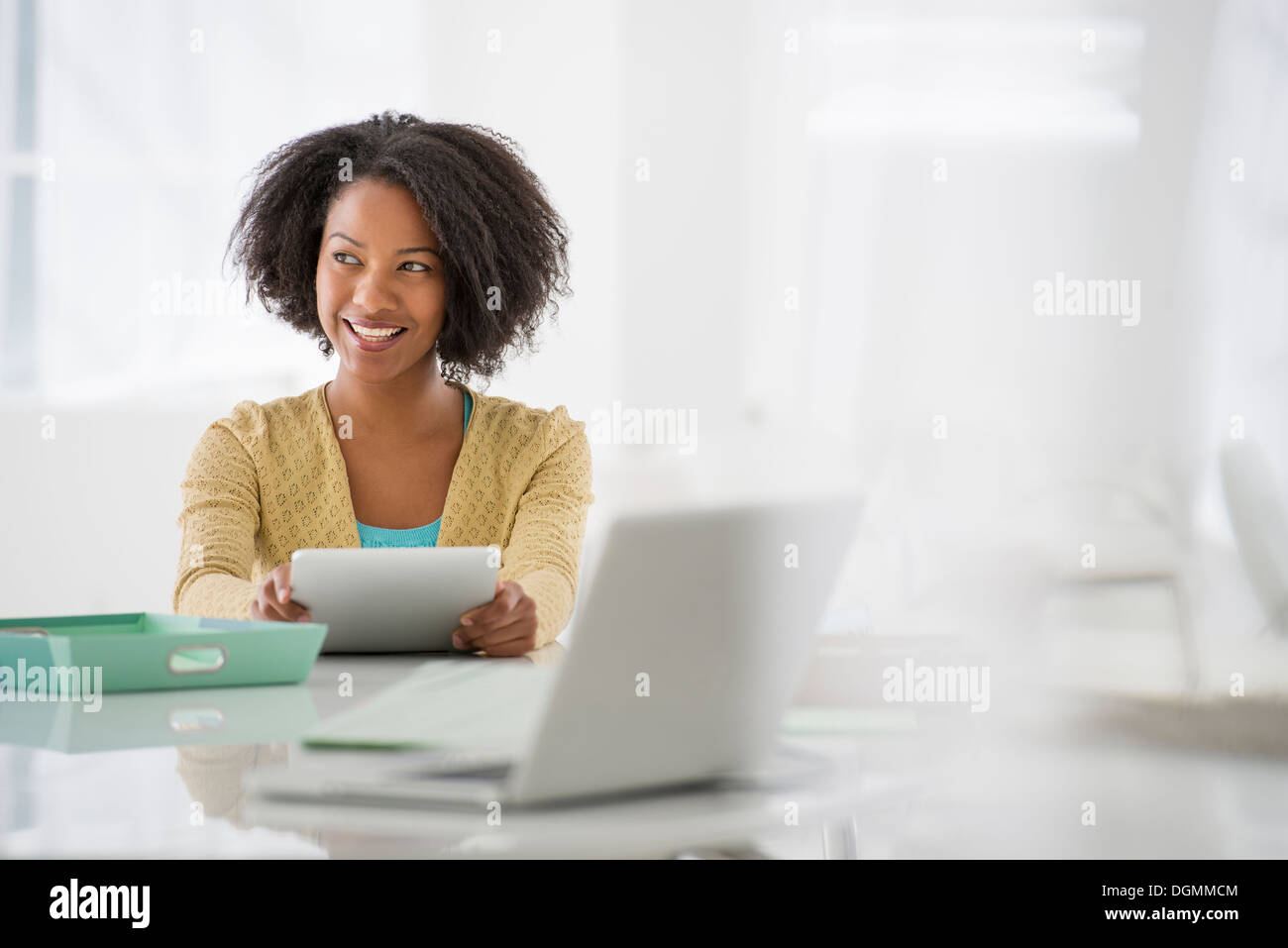 Woman office files computer hi-res stock photography and images - Alamy