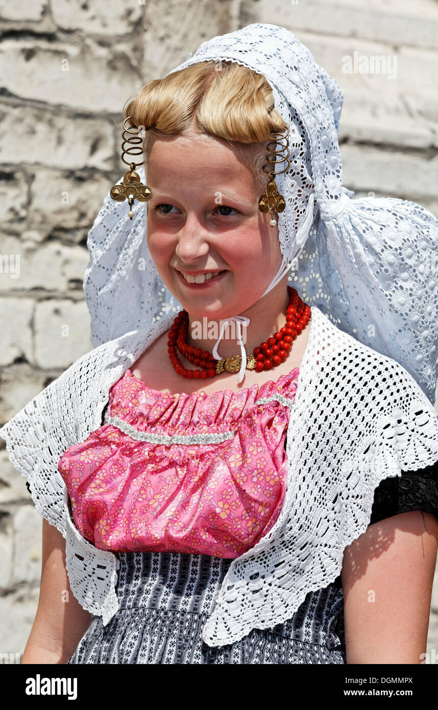Traditional dutch girl hi-res stock photography and images - Alamy