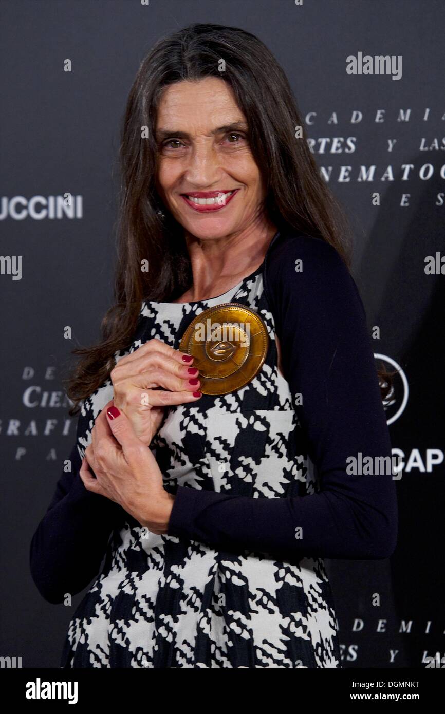 Madrid, Spain. 23rd Oct, 2013. Spanish actress ANGELA MOLINA receives ...