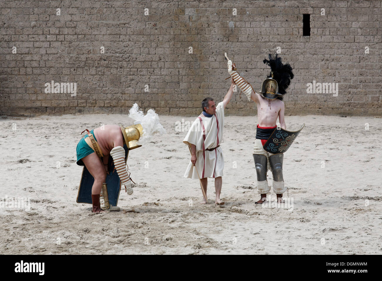 Victorious Murmillo, a gladiator fight, exhibition fight, Familia Gladiatoria Pulli Cornicinis ...